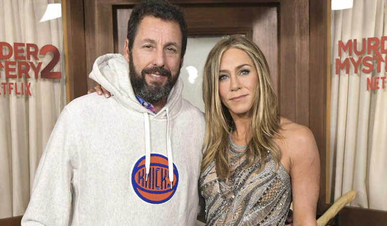 Adam Sandler le regala flores a Jennifer Aniston el mismo día todos los ...